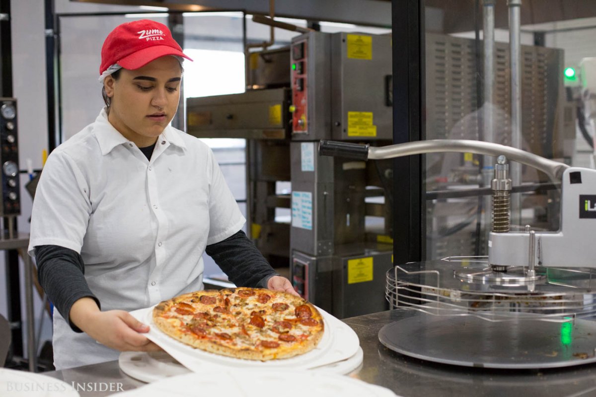 Được làm bởi robot, những chiếc pizza này sẽ là đối thủ đáng gờm của ...