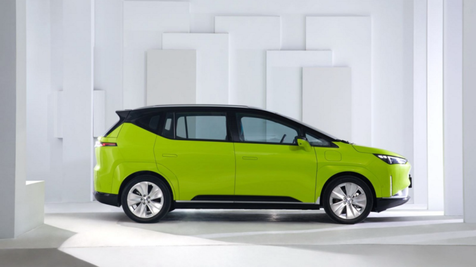 Cận cảnh ô tô điện giá 473 triệu "nét như Sony”, no pin đi 600 km, đấu ...