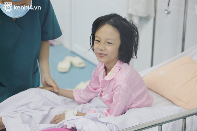 Một nửa hành trình của Gia Hân: Cô bé 7 tuổi hồi sinh từ lá gan của cha ...