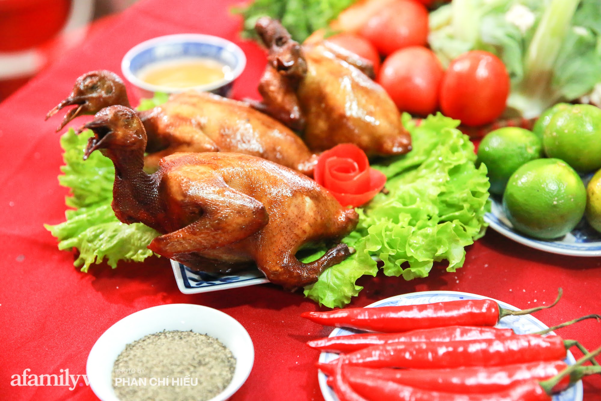 Món chim quay mỗi năm xuất đi hàng nghìn con của nghệ nhân ẩm thực nức ...