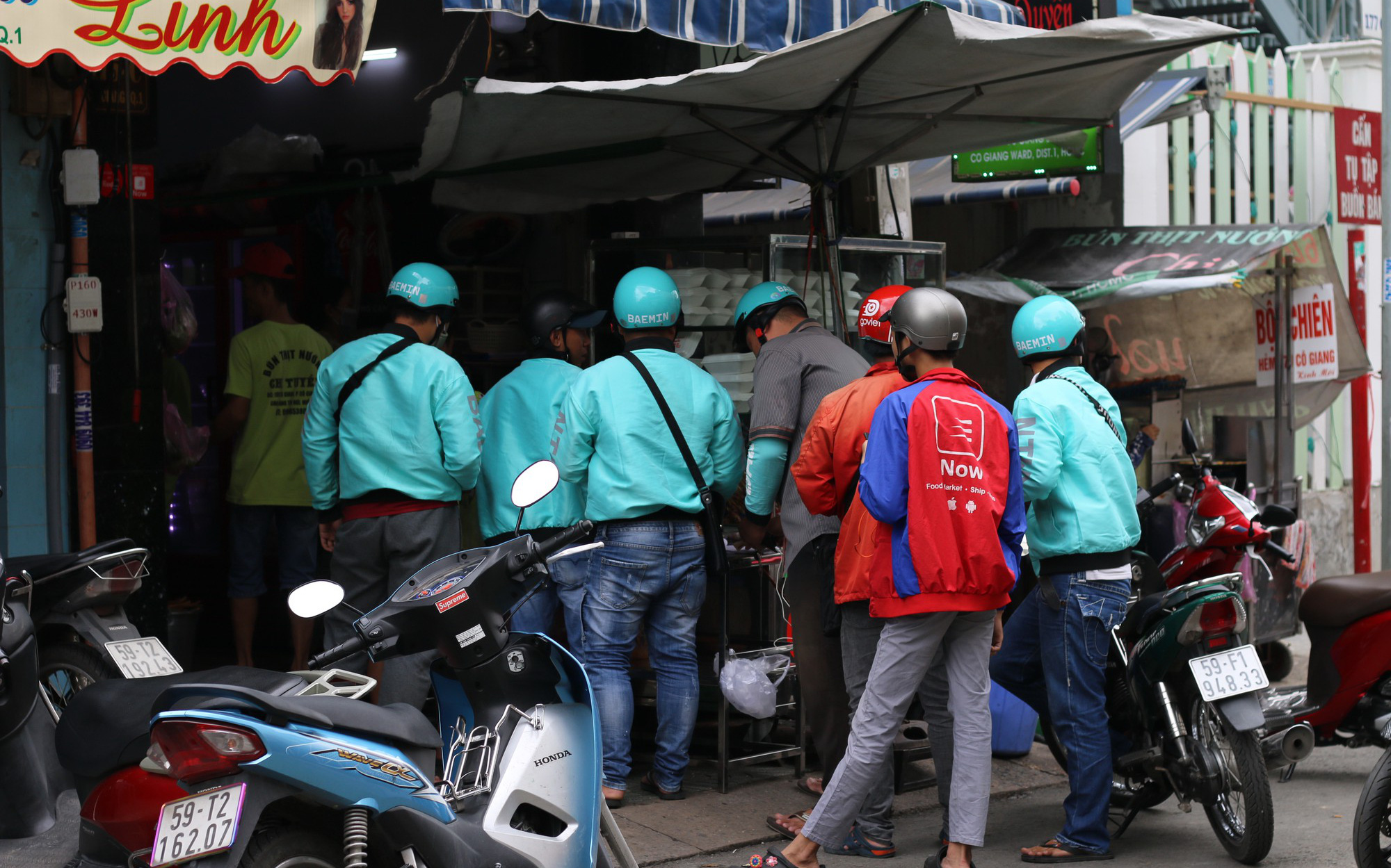 Cuộc chiến giao đồ ăn: Khi Grab bắt đầu báo lãi thì NOW, Baemin, Gojek ...