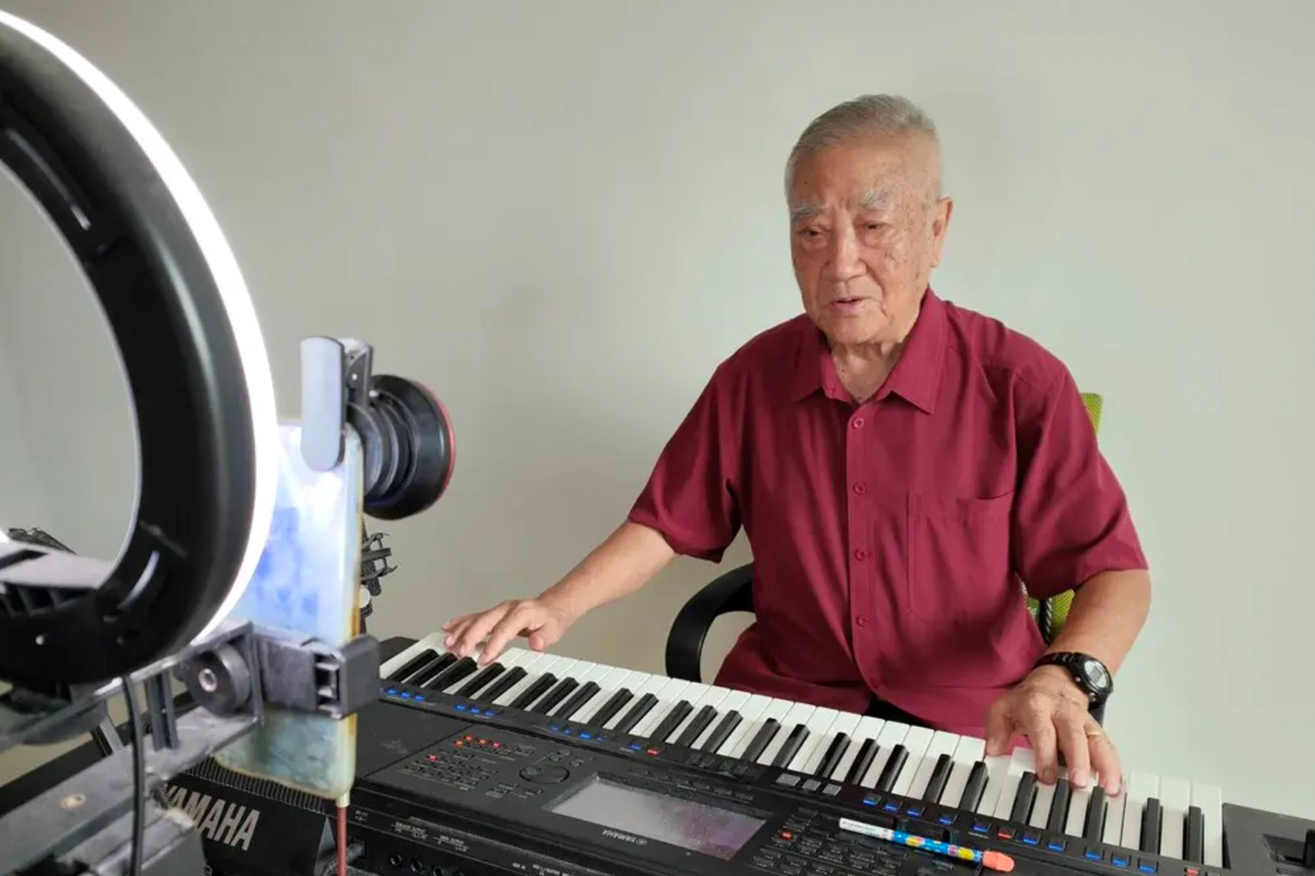 Old people in China: Daily filming TikTok, rapping, earning hundreds of ...