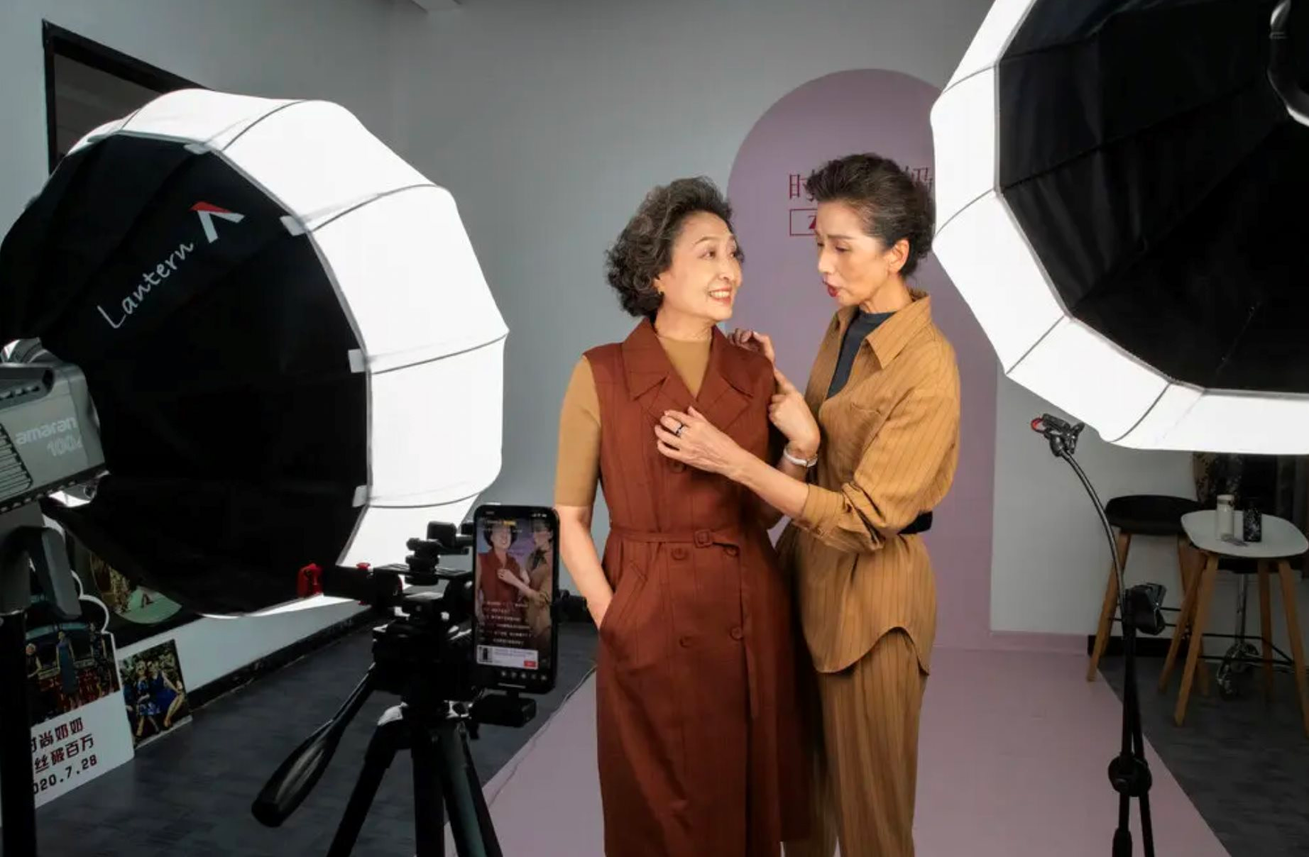 Old people in China: Daily filming TikTok, rapping, earning hundreds of ...