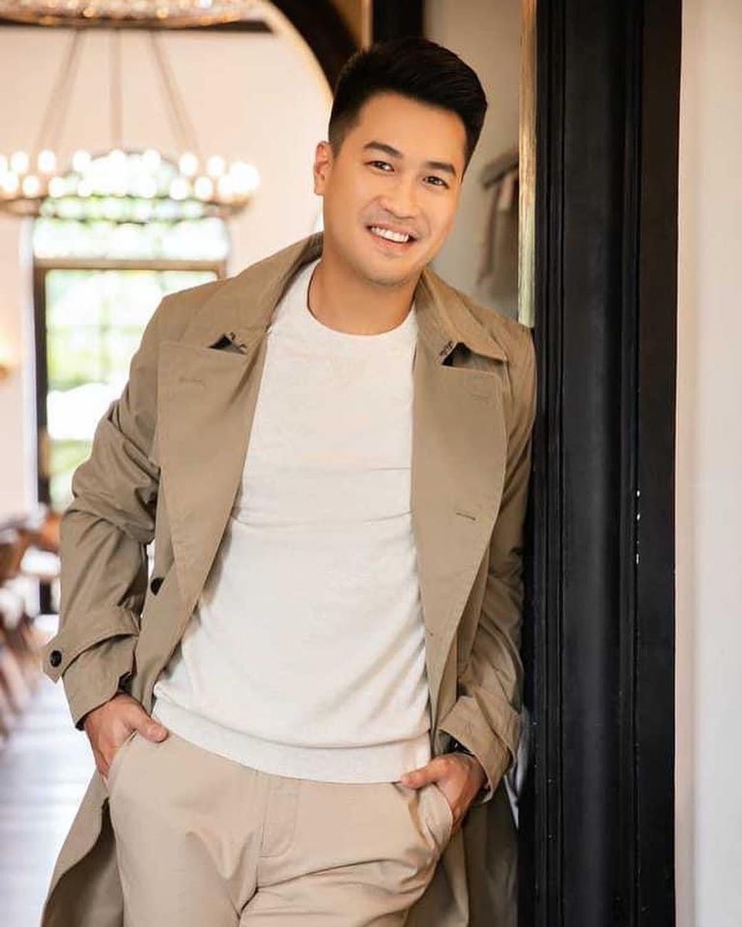 Nhìn hội con cái của "ông vua hàng hiệu" Johnathan Hạnh Nguyễn, ai cũng ...