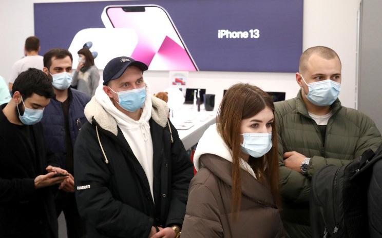 Bị Apple 'quay lưng', người Nga đổ xô đi mua iPhone, MacBook nhưng phải ...