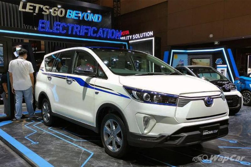 Toyota bất ngờ giới thiệu xe điện Innova EV