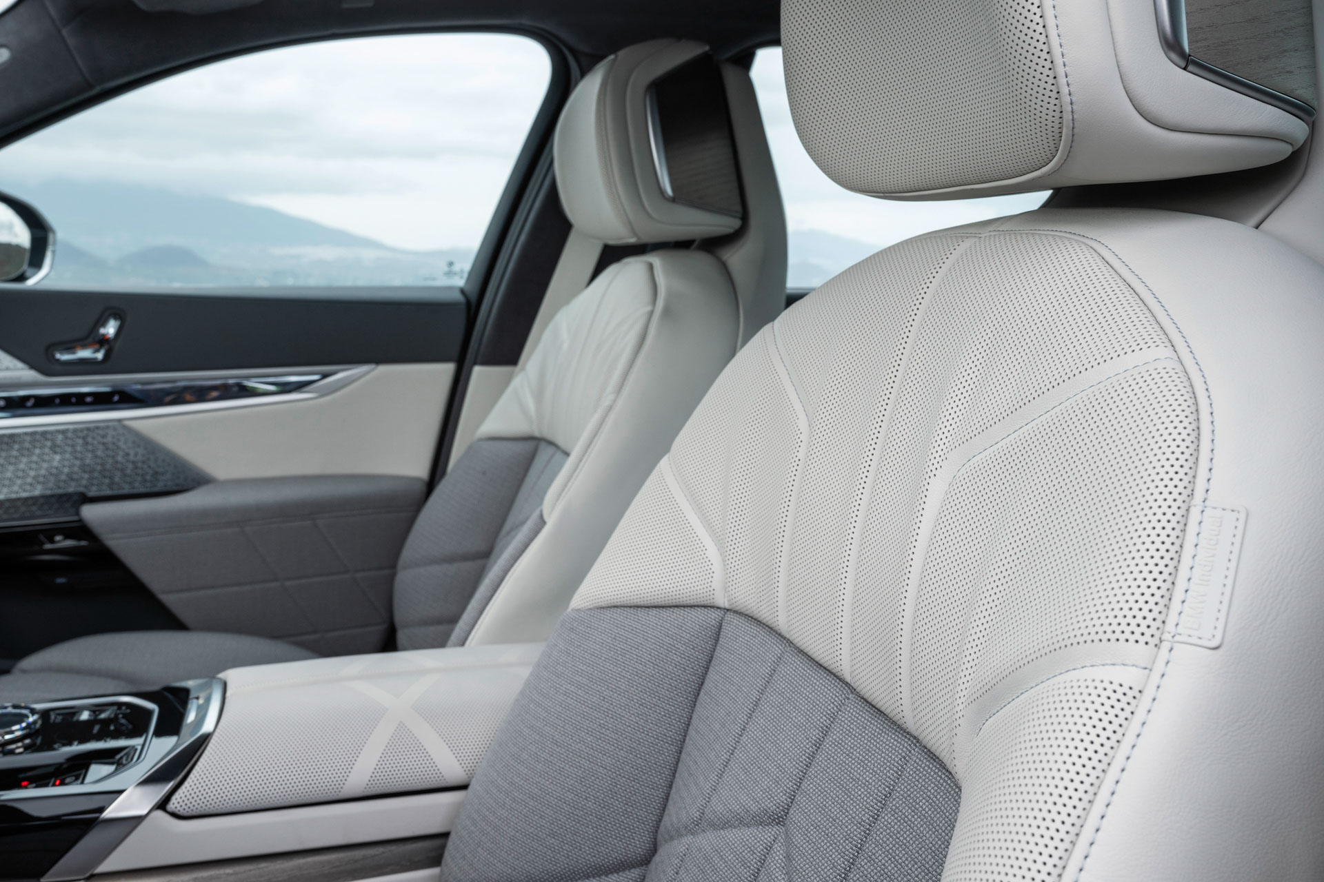 BMW vén màn sedan chạy điện đẳng cấp nhất i7 - dáng truyền thống nhưng ...