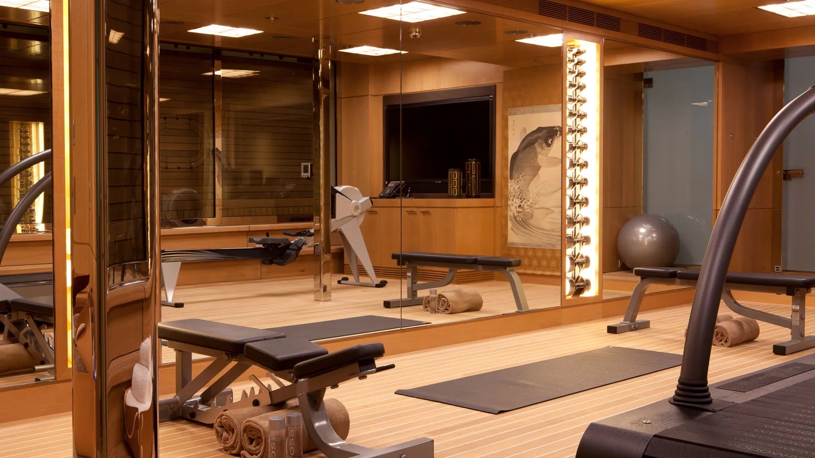 Bên trong siêu du thuyền tiện nghi đậm chất samurai Nhật Bản của tỷ phú ...