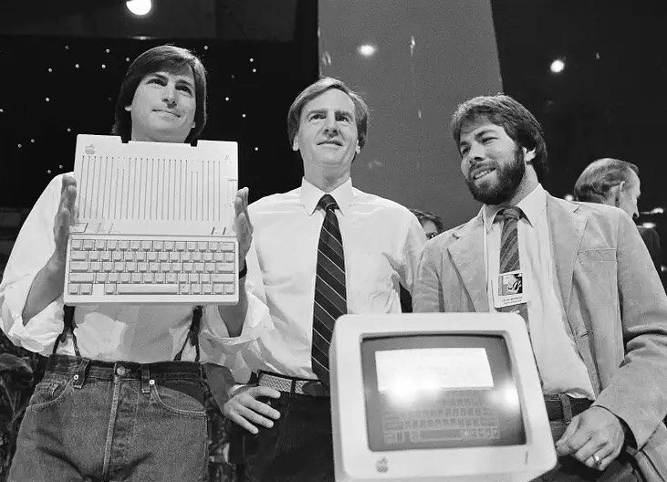 3 different lives of 3 Apple founders - Vietnam Insider