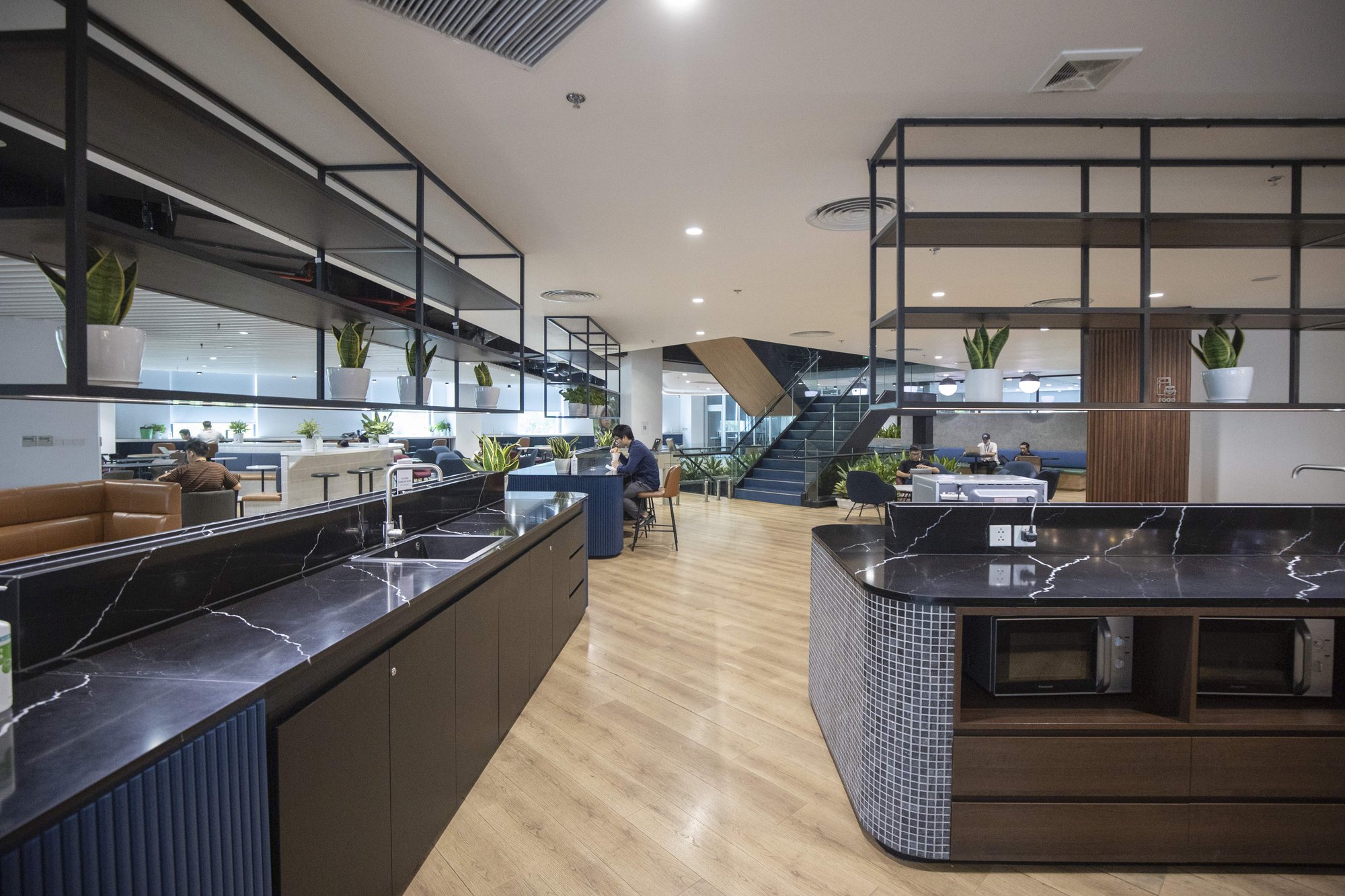 Có gì bên trong đại bản doanh của One Mount - Tập đoàn đứng sau VinID ...