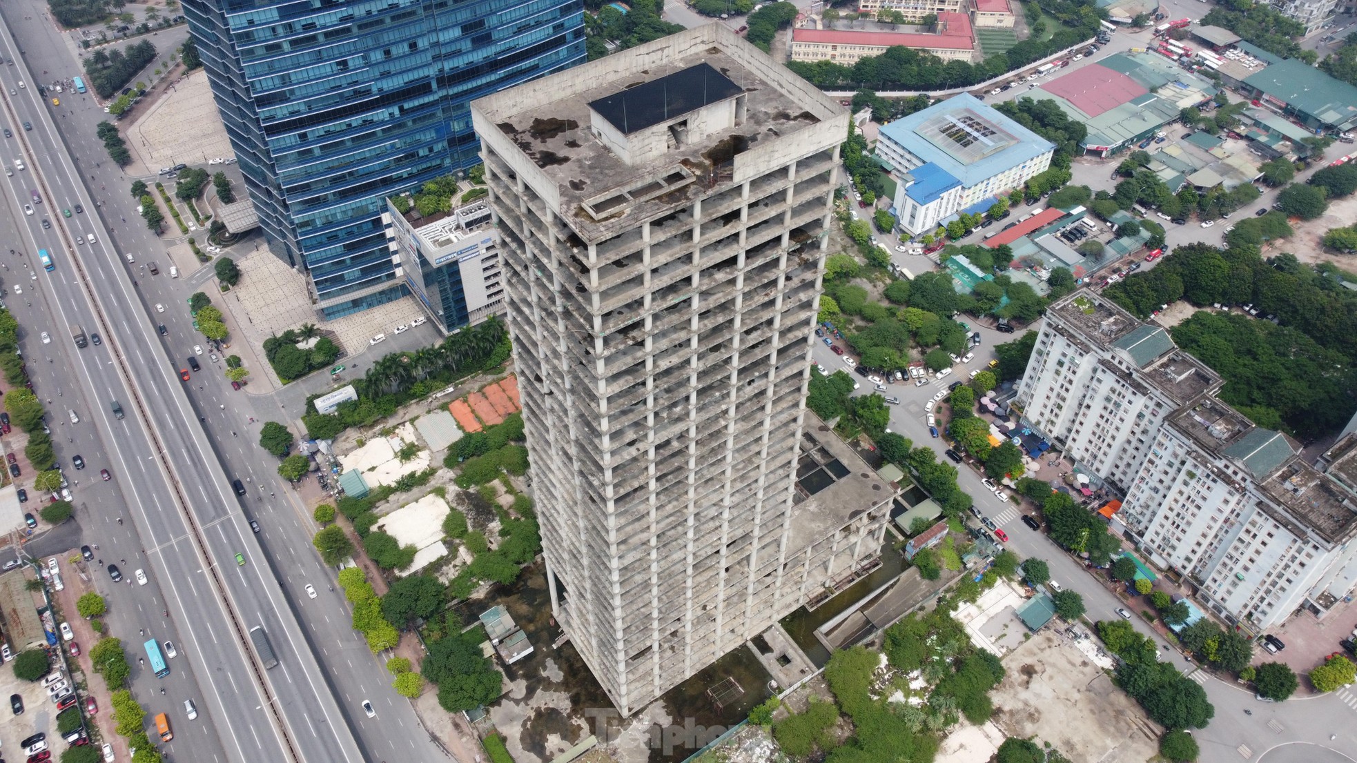 Hoang tàn tòa cao ốc nghìn tỷ 'đắp chiếu' trên đất vàng Hà Nội