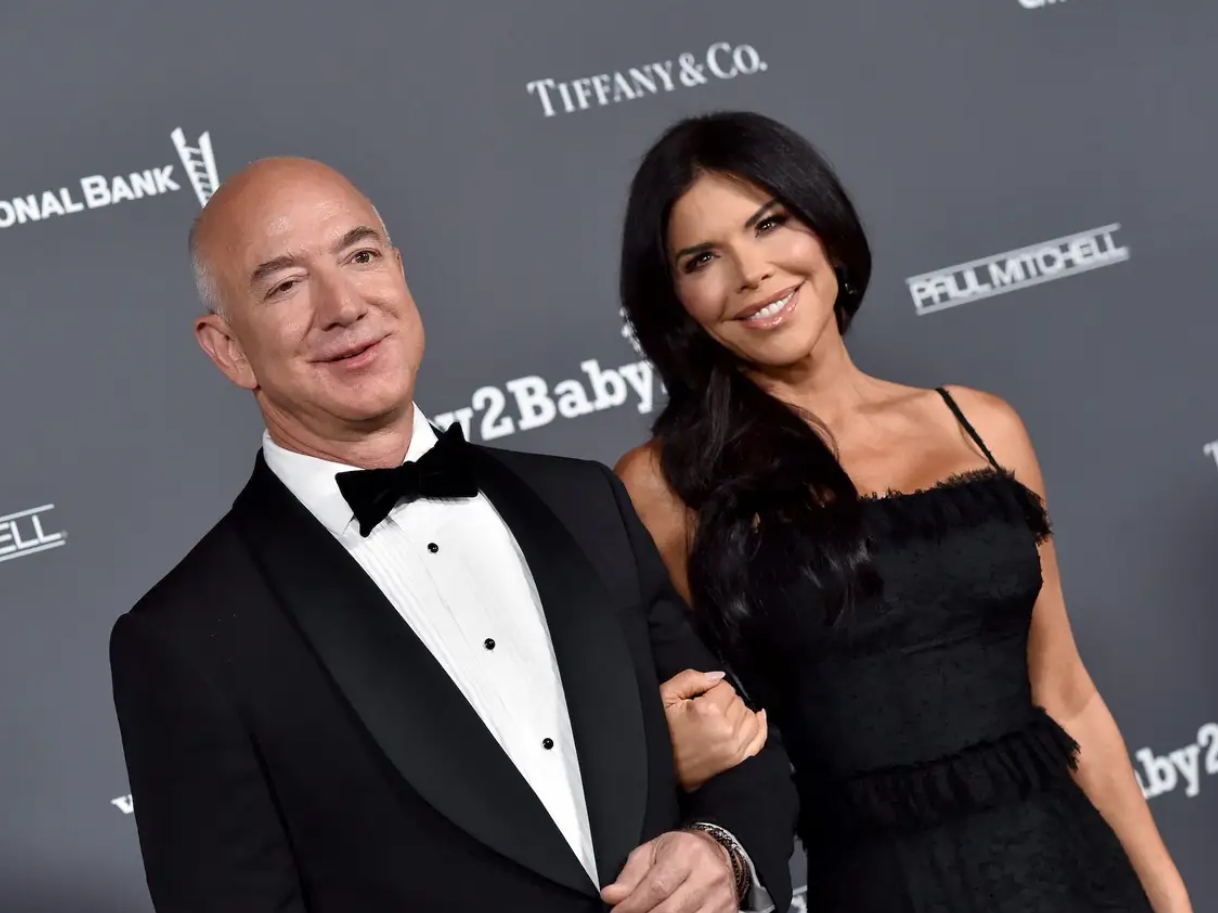 Ttỷ phú Jeff Bezos dạy bạn gái bài học làm ông chủ lớn: Em là ông chủ ...