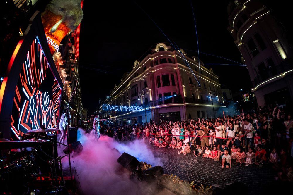 Khai trương phố lễ hội Carnaby 214 – ngõ 214 Nguyễn Xiển