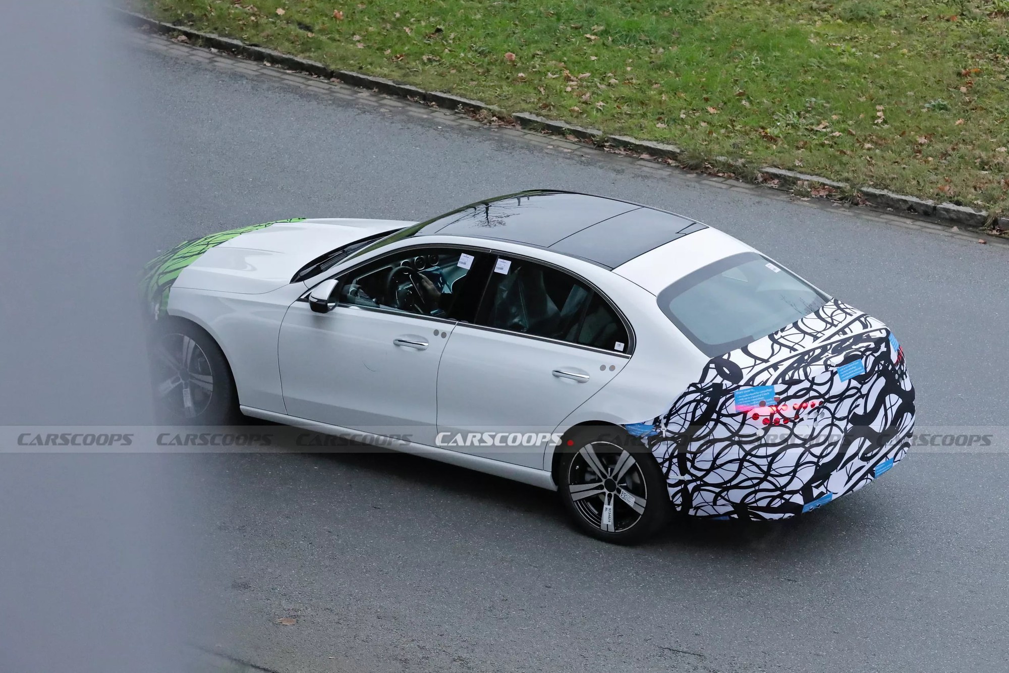 Mercedes-Benz C-Class 2026 giữ máy xăng, thêm bản PHEV, tăng ADAS, có ...