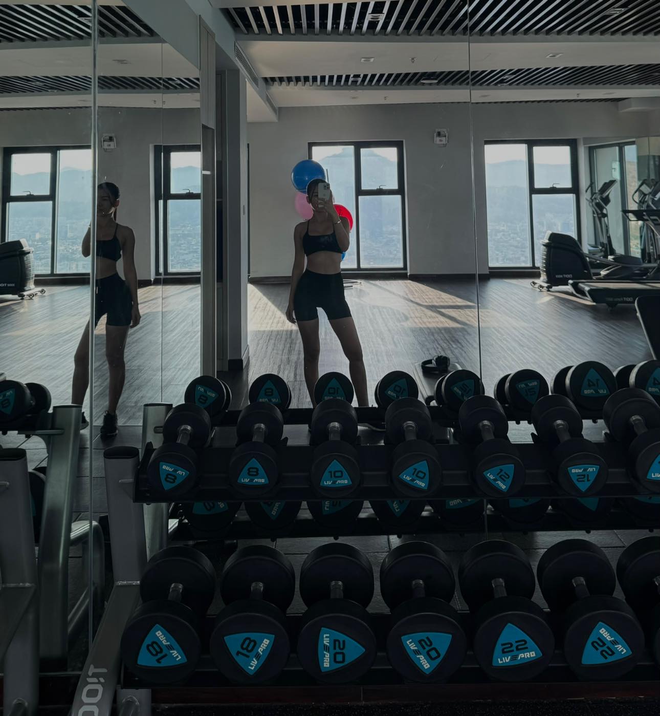 Vợ thủ môn được khen có “body nóng bỏng nhất dàn WAGs Việt” là ai?