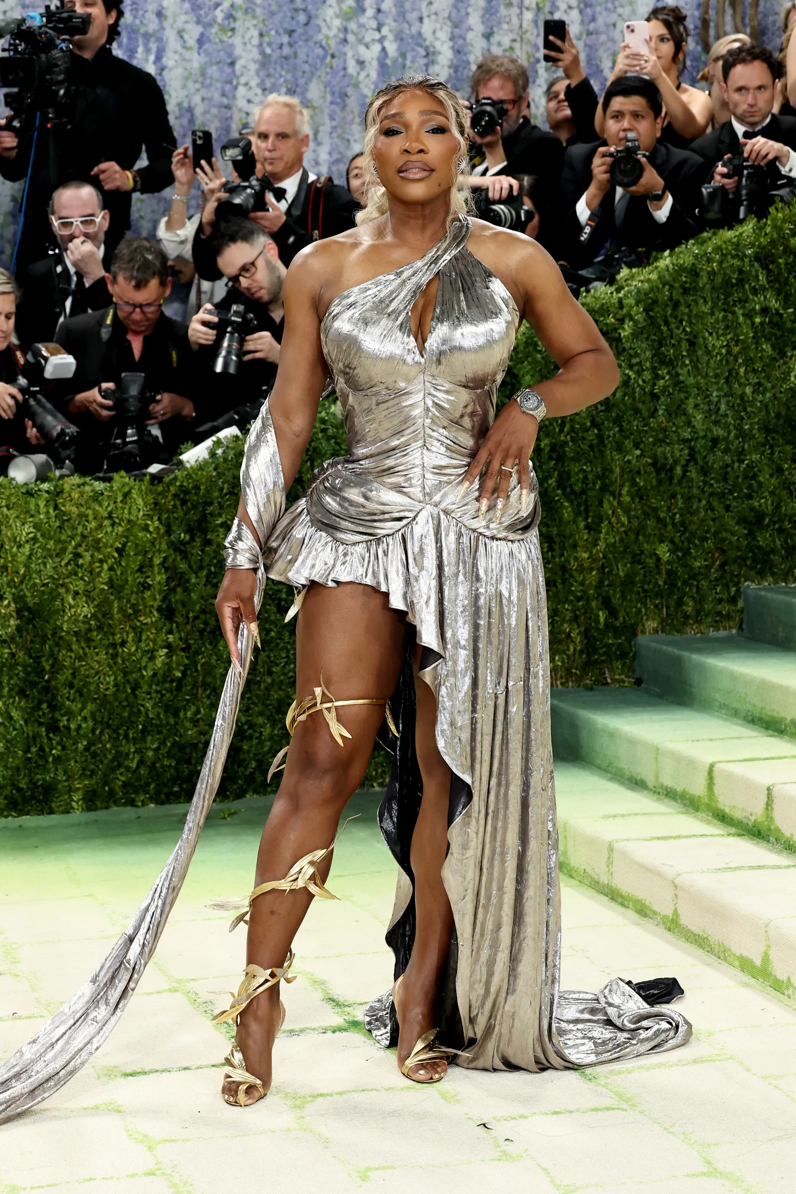 Cuộc đua thảm đỏ Met Gala 2026: Từ sang chảnh đến “dị không tưởng ...
