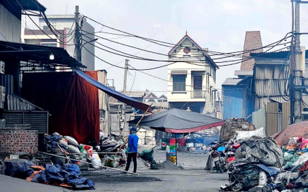 Làng tái chế nhôm ngày đêm mịt mờ khói bụi, mỗi người dân 'cõng' 33 tấn ...