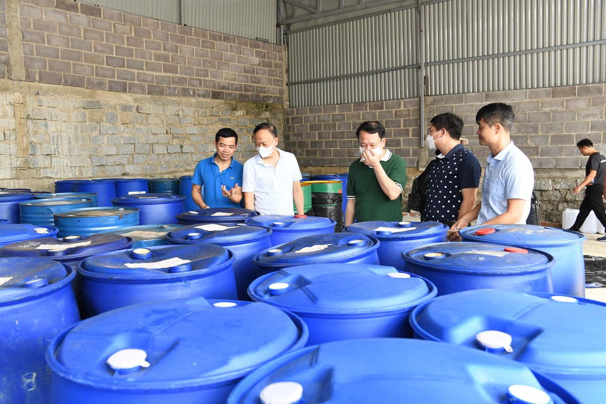 200 cảnh sát đồng loạt đột nhập 3 nhà kho ở Nha Trang phát hiện 1,4 tấn ...