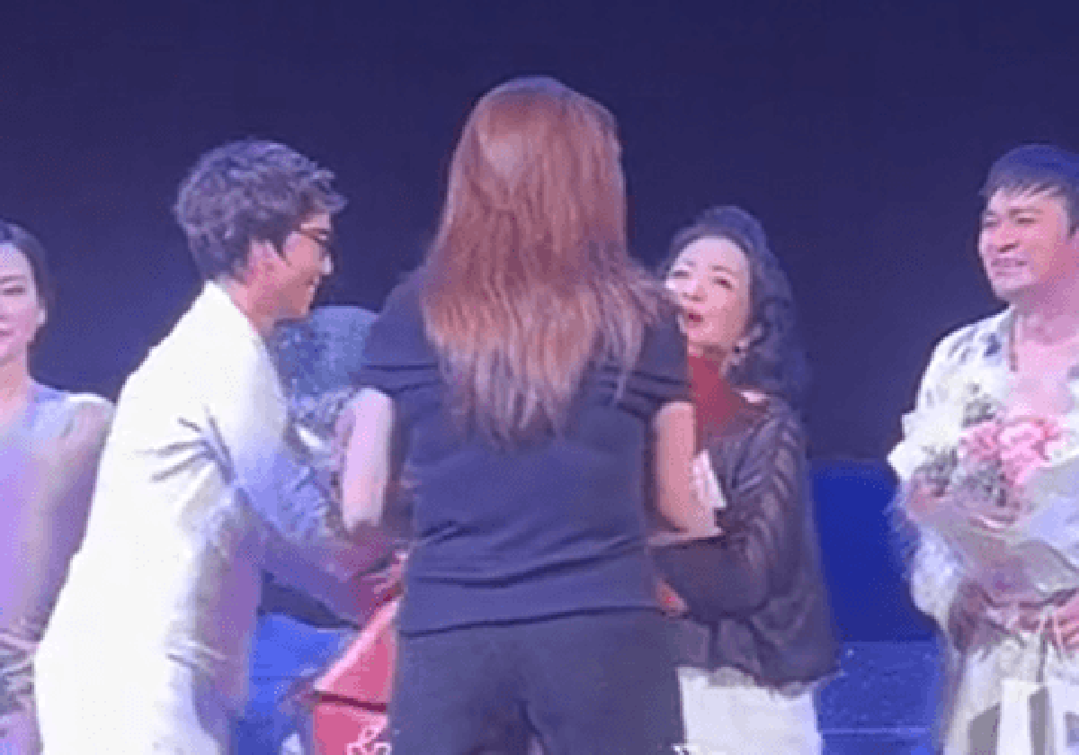 Mỹ nhân Việt cả đời được gọi là "vedette của showbiz", xuất thân hoàng ...