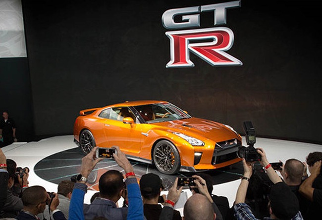 Chiêm ngưỡng siêu xe Nissan GT- R 2017: Vẻ đẹp "đốn tim" đấng mày râu