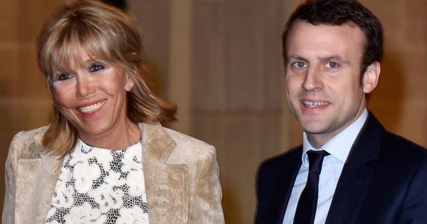 Dù nhiều hơn 24 tuổi, gu thời trang trẻ trung giúp bà Brigitte Trogneux ...