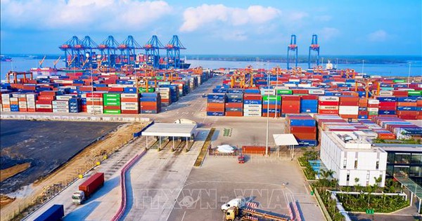 Xuất khẩu ngược dòng tăng tốc