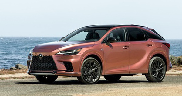 Lexus RX 2023 ra mắt Việt Nam với 4 bản, giá từ 3,43 tỷ, rẻ hơn BMW X5 lắp ráp gần 600 triệu đồng