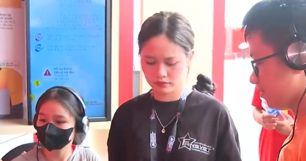 Người dân được đeo tai phone, lắng nghe cuộc gọi lừa đảo tại Triển lãm ...