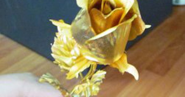 Quà 'độc' 20/10: hoa hồng bằng vàng ròng 24K