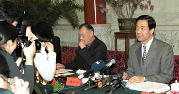 Báo Nhật: Bạc Hy Lai tiến thân nhờ mua lòng 'sủng ái'