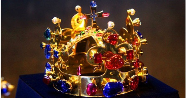 Chiêm ngưỡng những vương miện 'độc đáo' của vua chúa