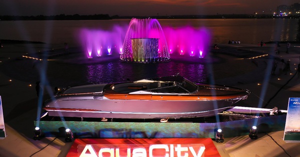 Mãn nhãn trước vẻ đẹp của Riva Aquariva Super vừa cập bến Aqua Marina